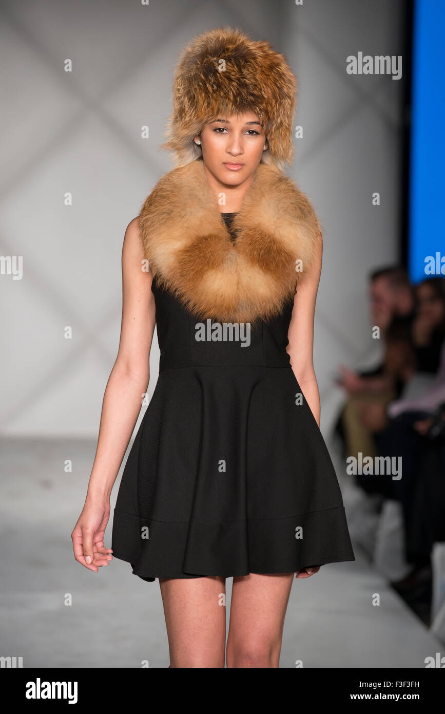 Model poses on catwalk show hi-res stock photography and images - Alamy