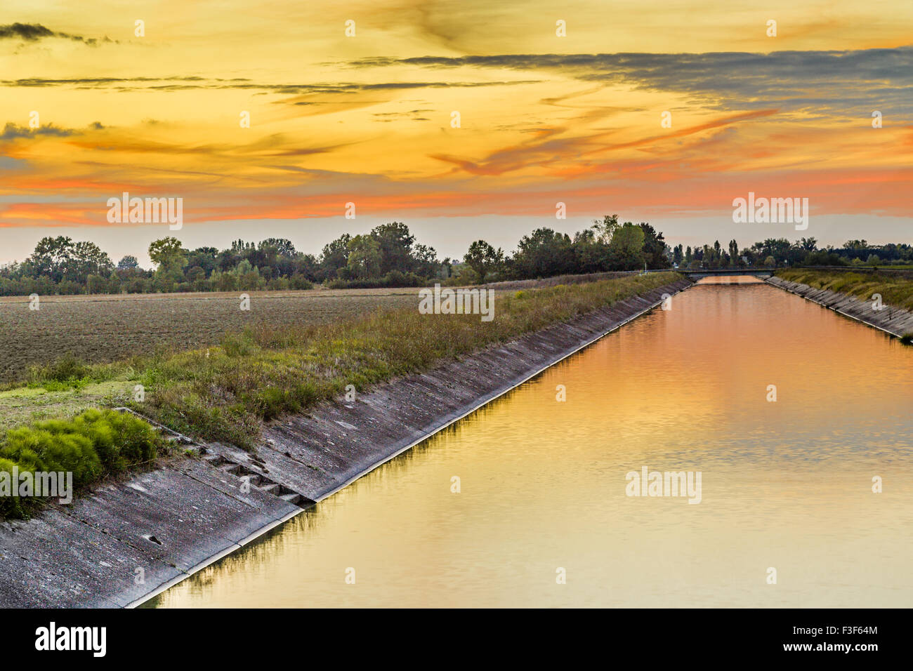 Divert hi-res stock photography and images - Alamy