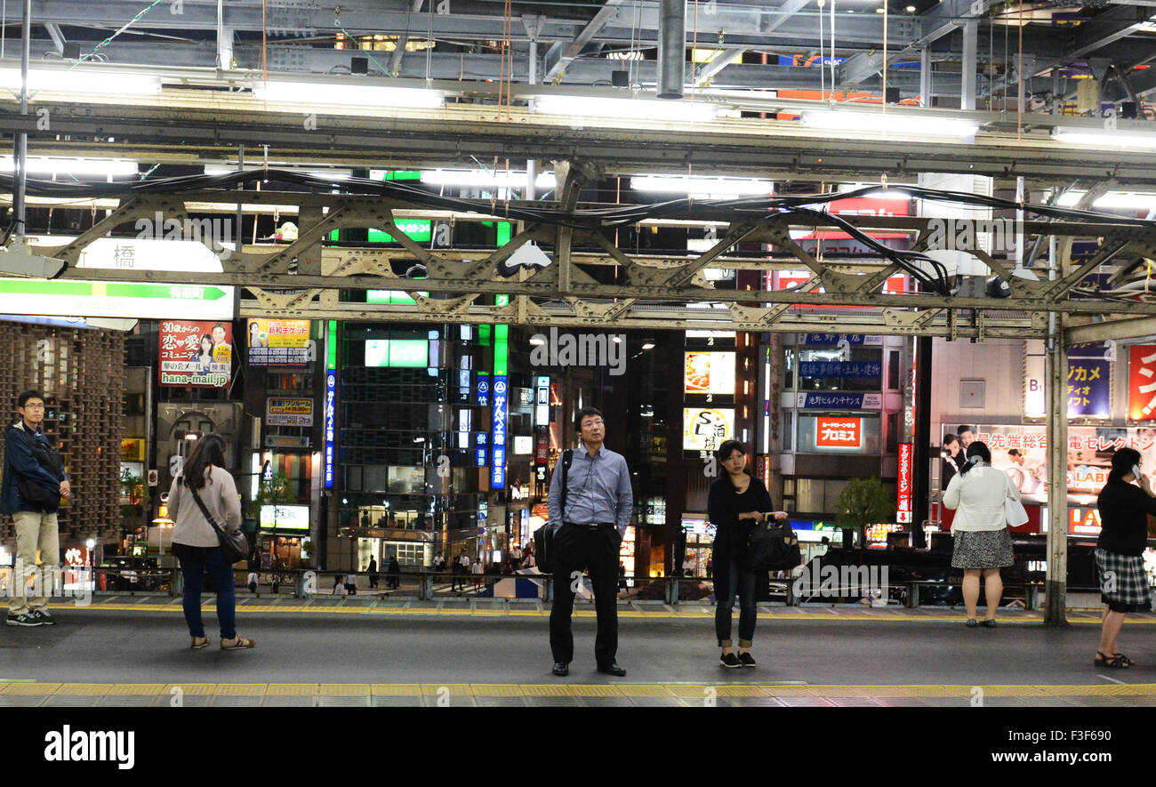 Yamanote line Shimbashi station at night Stock Photo - Alamy