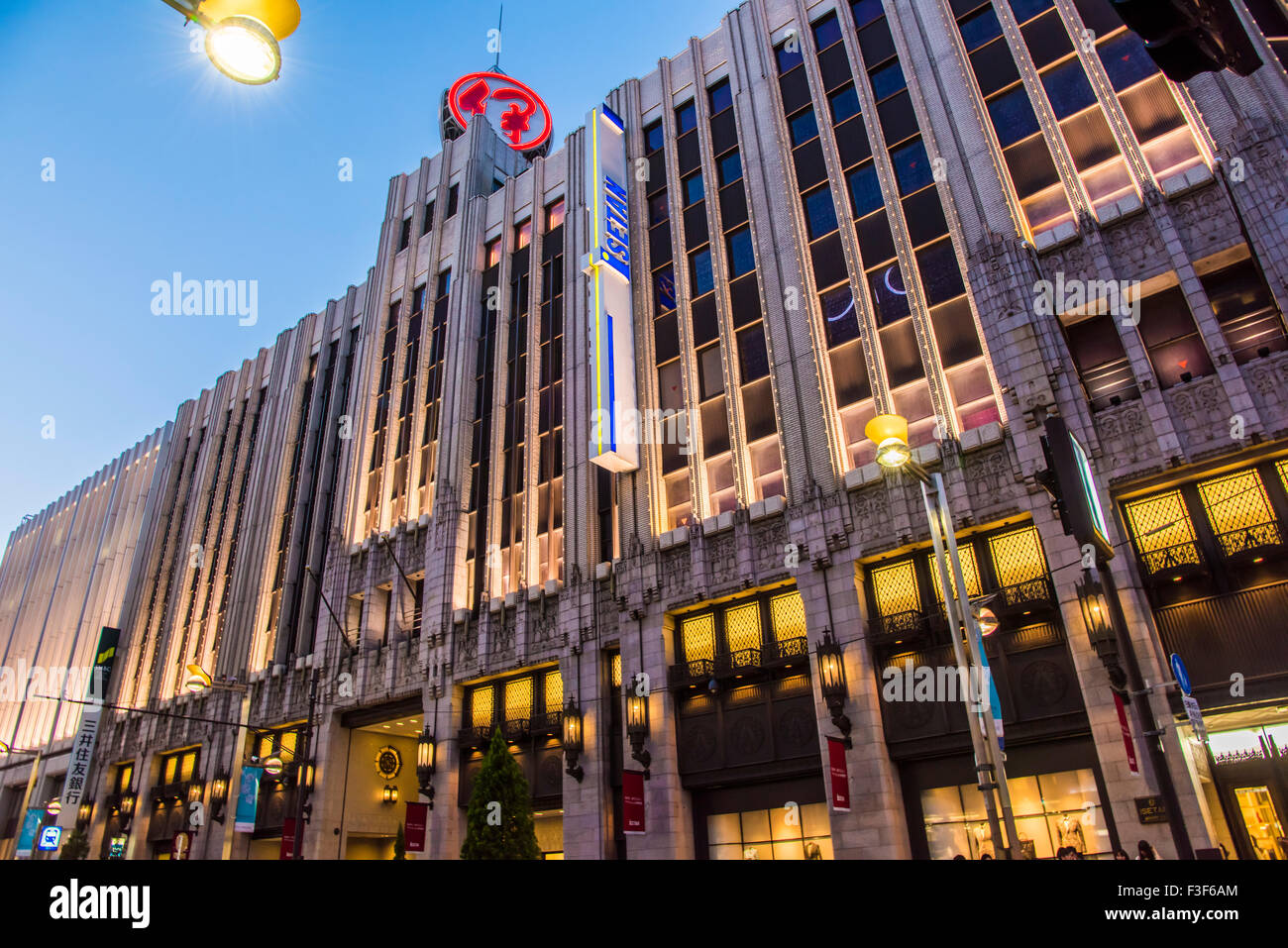 Isetan department store shinjuku hi-res stock photography and images ...