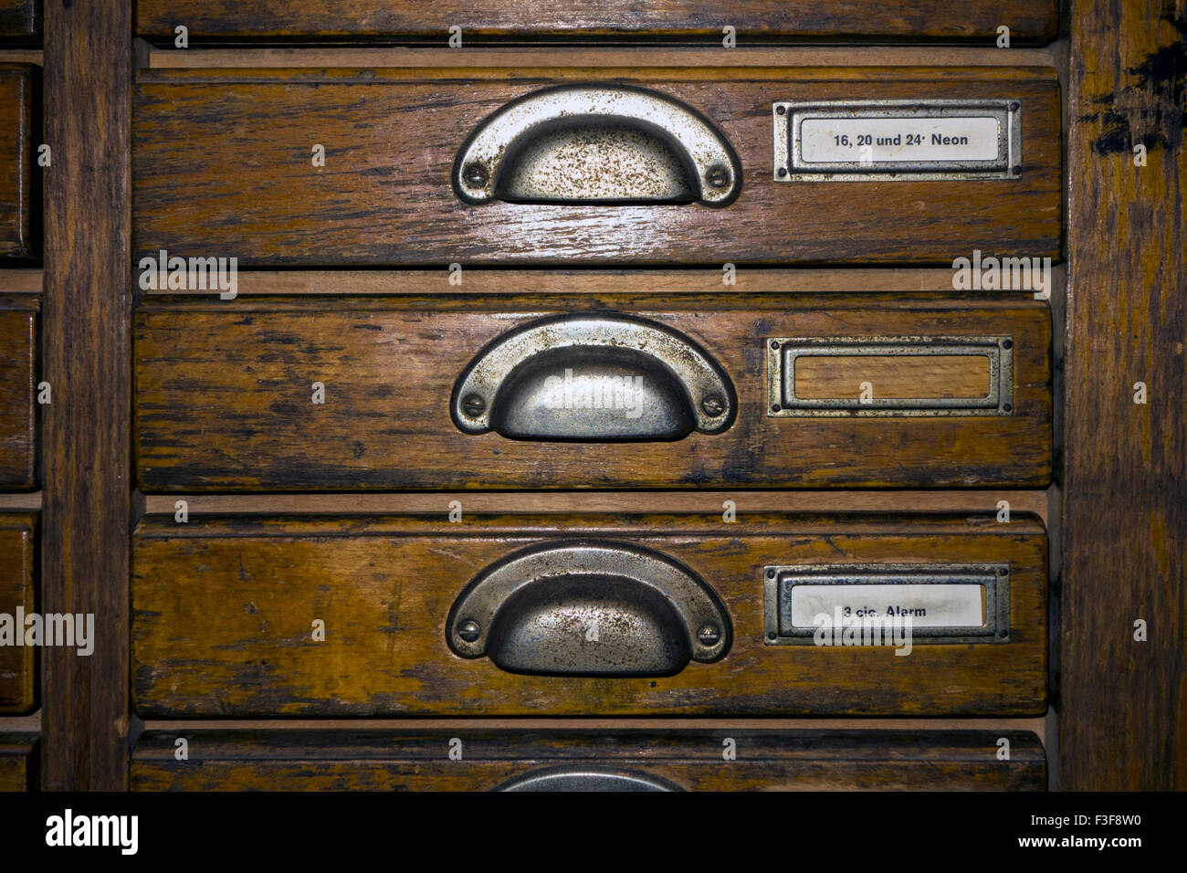 Vintage printers drawer hi-res stock photography and images - Alamy