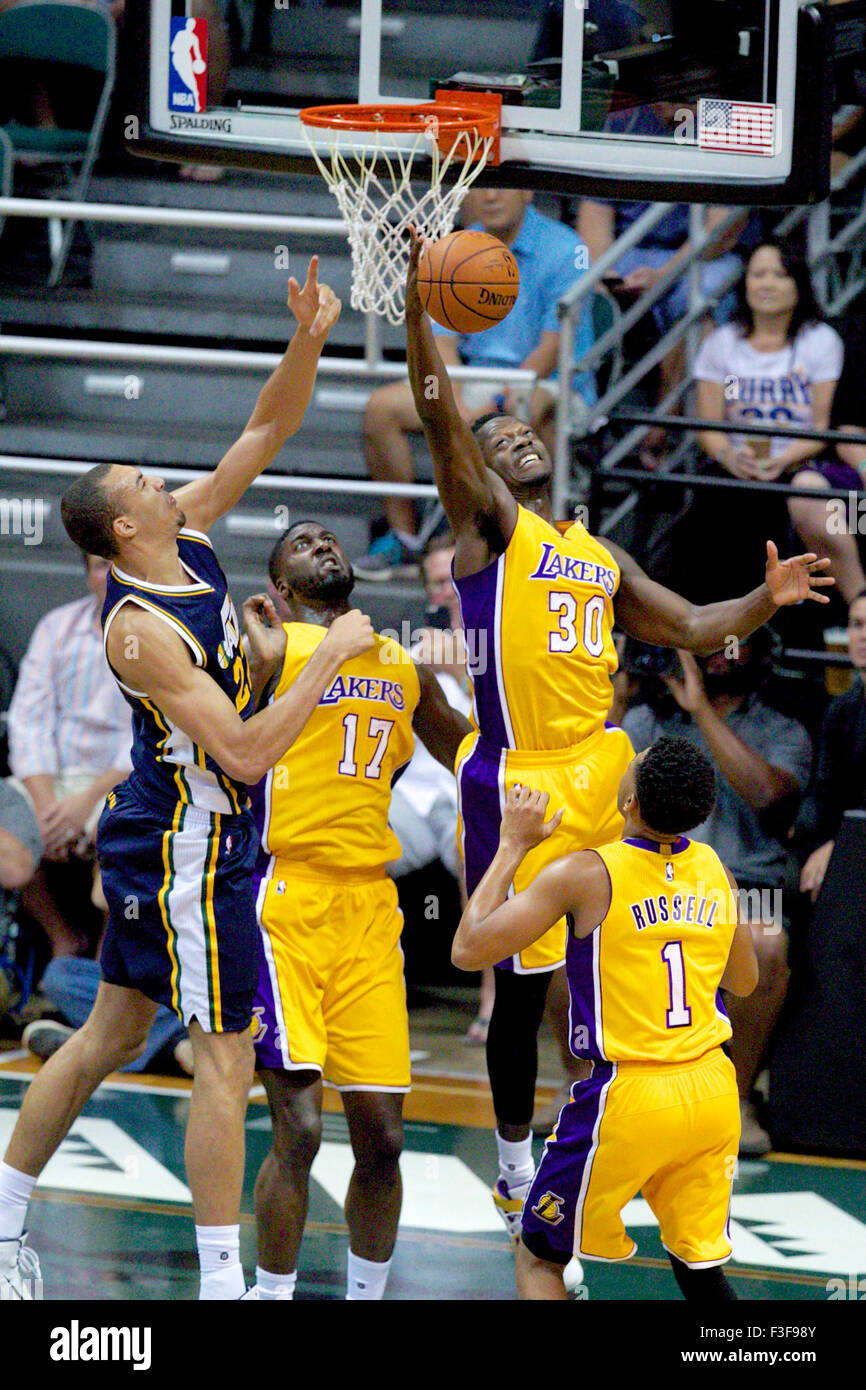 October 4, 2015 - Los Angeles Lakers forward Julius Randle #30 fights ...