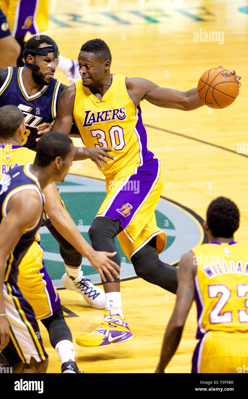 October 6, 2015 - Los Angeles Lakers forward Julius Randle #30 drives ...