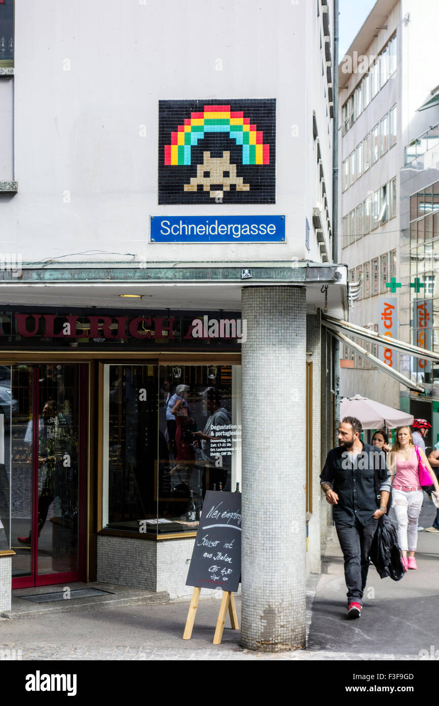 Invader street art hi-res stock photography and images - Alamy