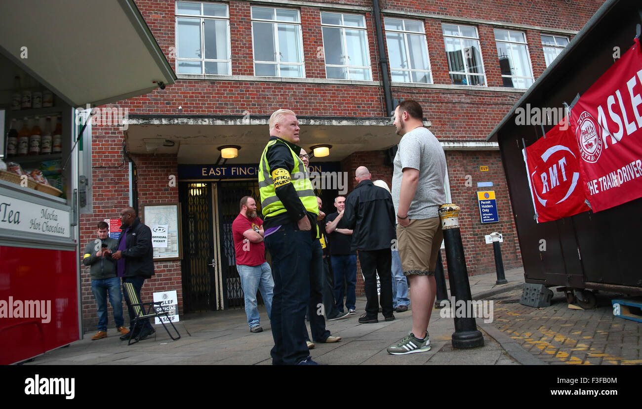 East finchley underground hi-res stock photography and images - Alamy