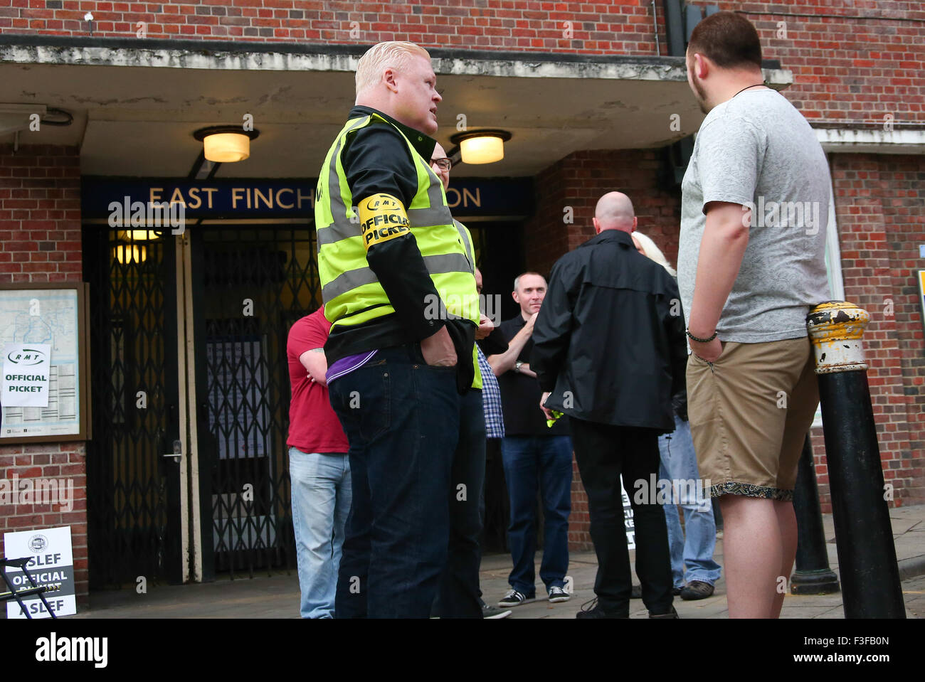 East finchley underground hi-res stock photography and images - Alamy