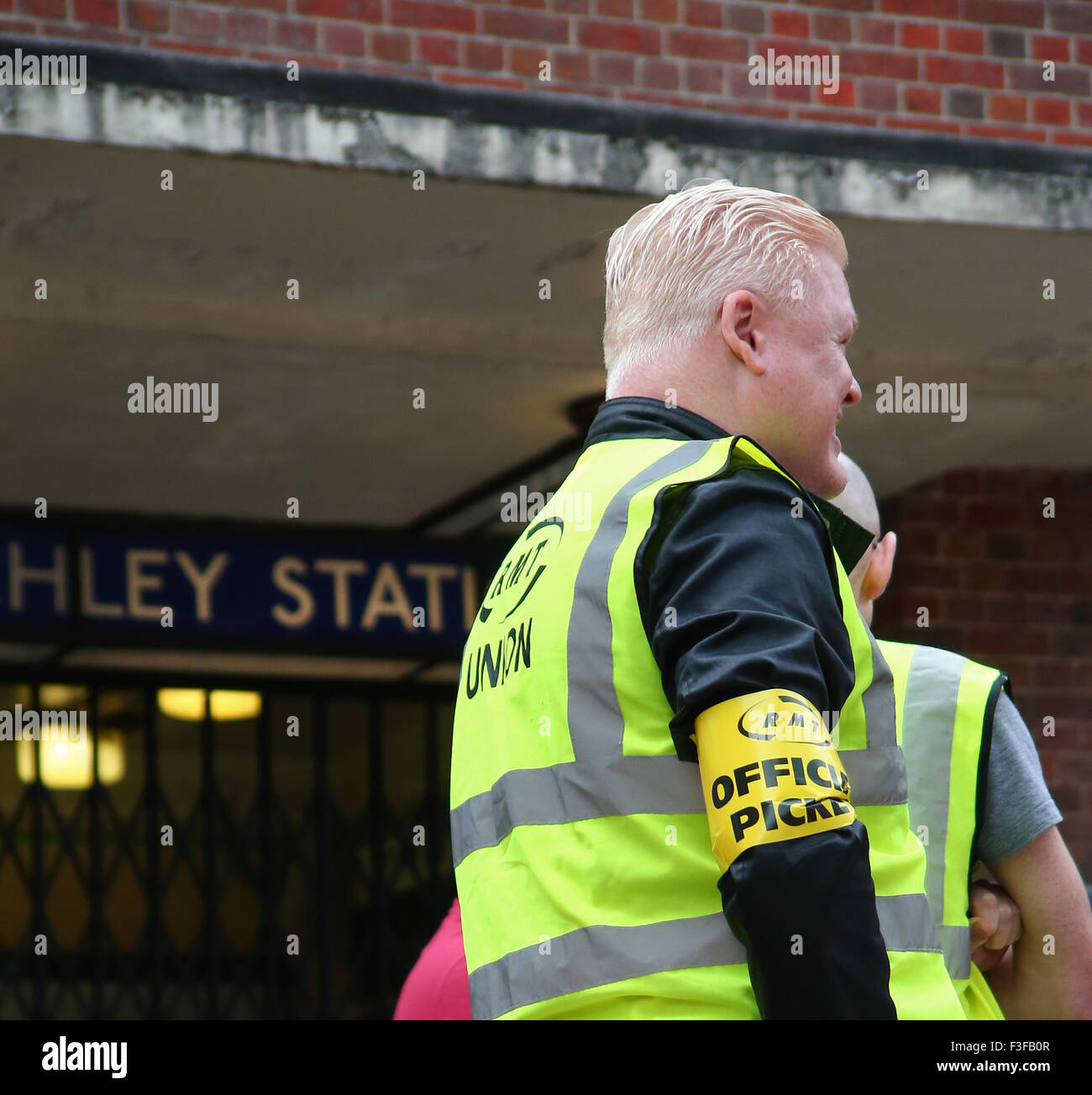 East finchley underground hi-res stock photography and images - Alamy
