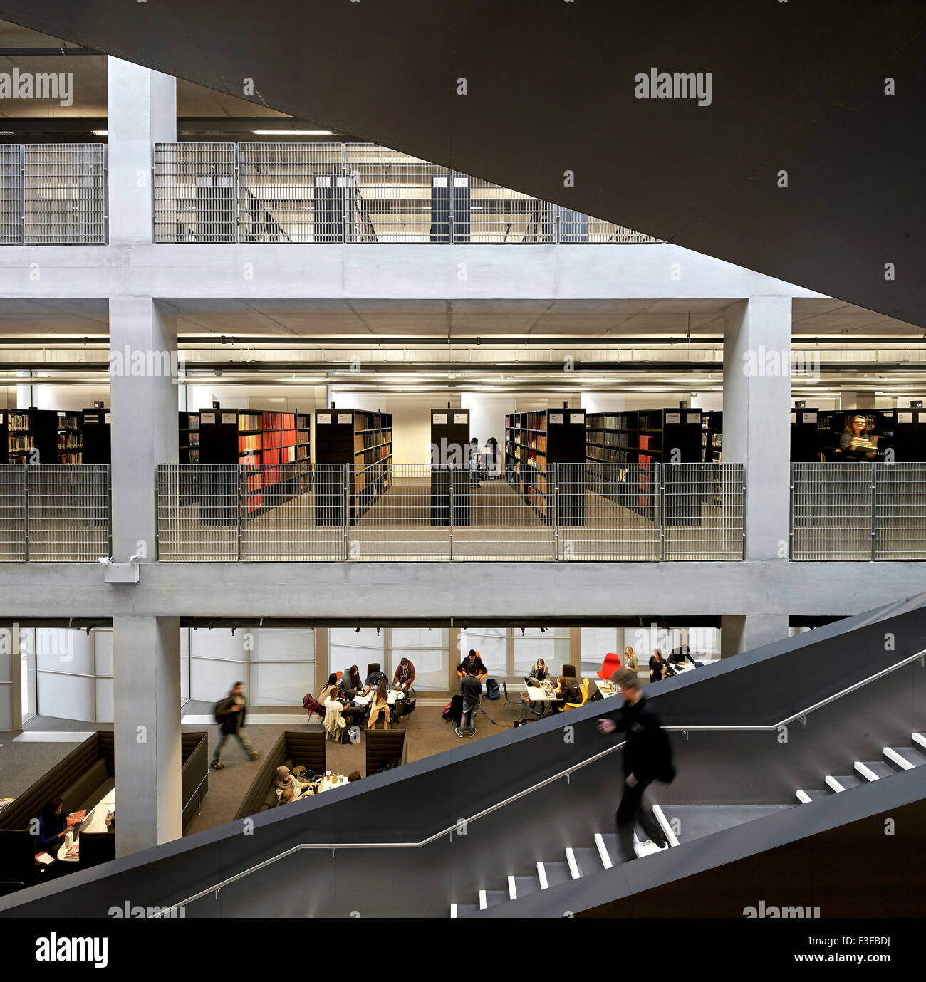 Storey reading hi-res stock photography and images - Alamy