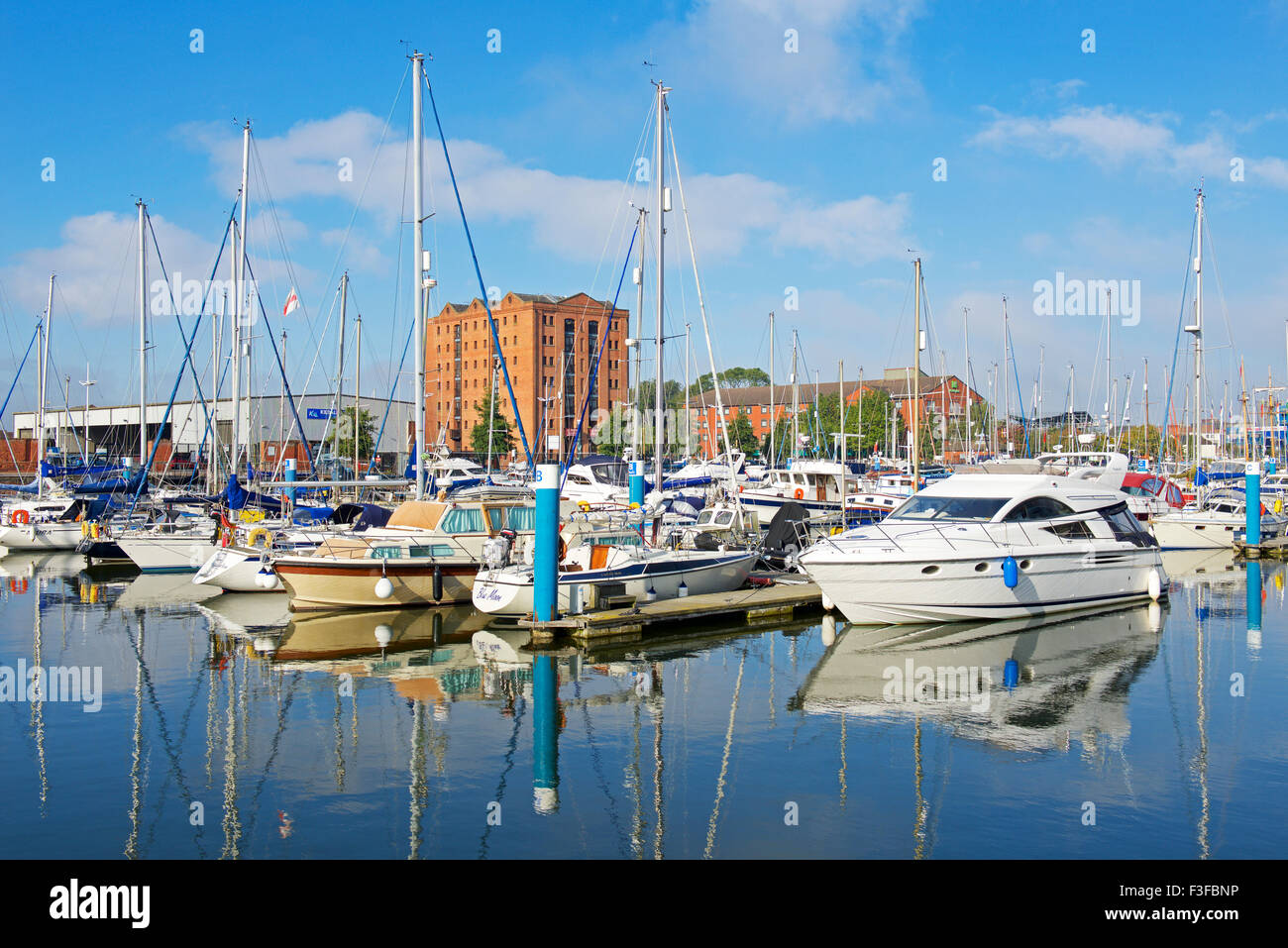 Hull marina kingston upon hull hi-res stock photography and images - Alamy