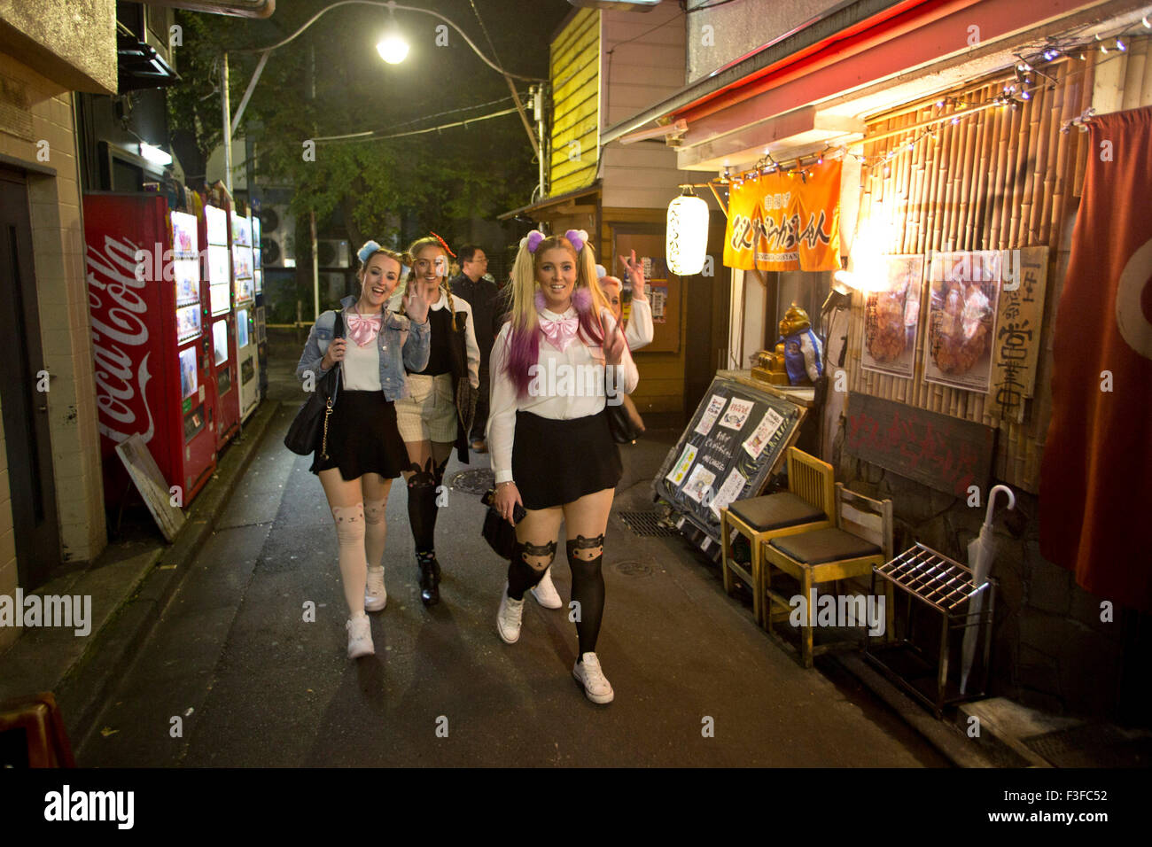 Tokyo shinjuku girls hi-res stock photography and images - Alamy