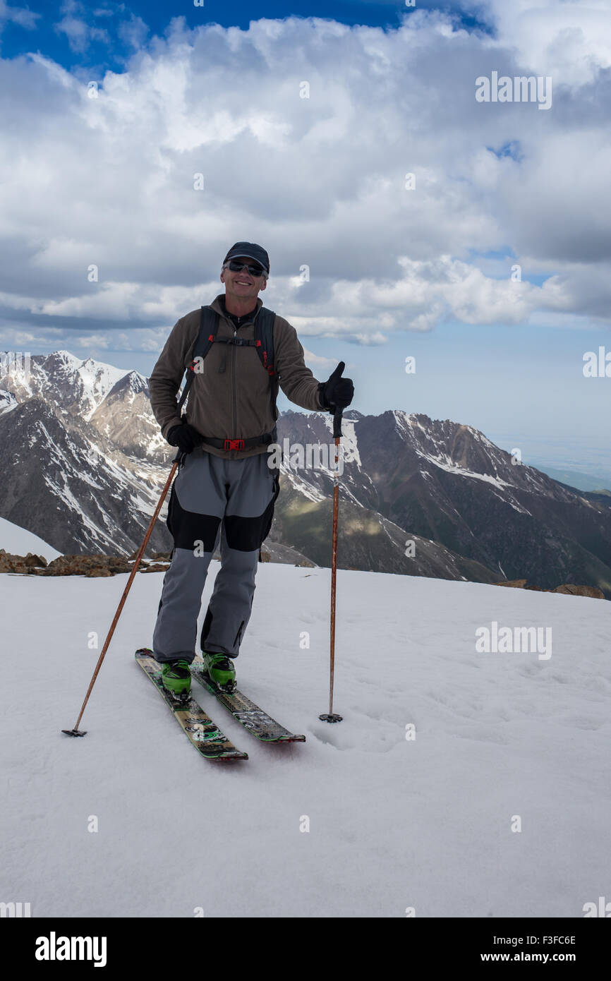 Full length of skier skiing on fresh powder snow Stock Photo - Alamy