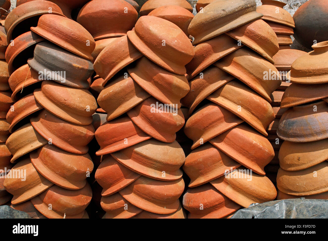 Earthen pots hi-res stock photography and images - Alamy