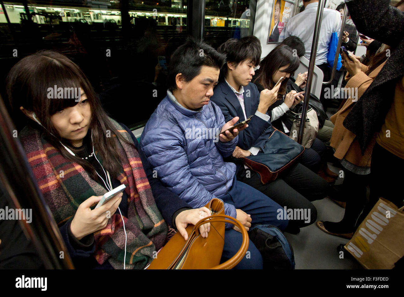 Technology in tokyo hi-res stock photography and images - Alamy
