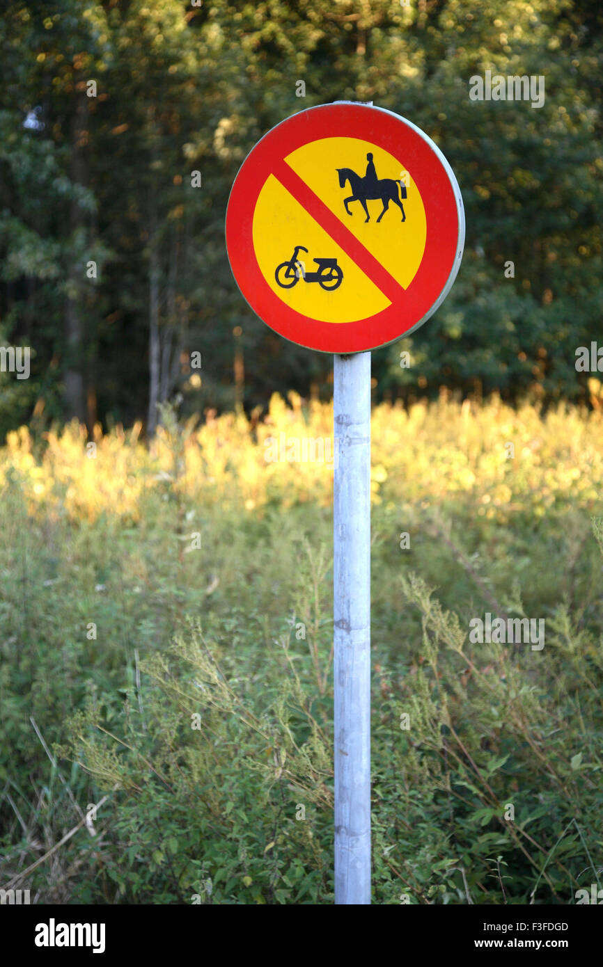 Black horse sign hi-res stock photography and images - Alamy
