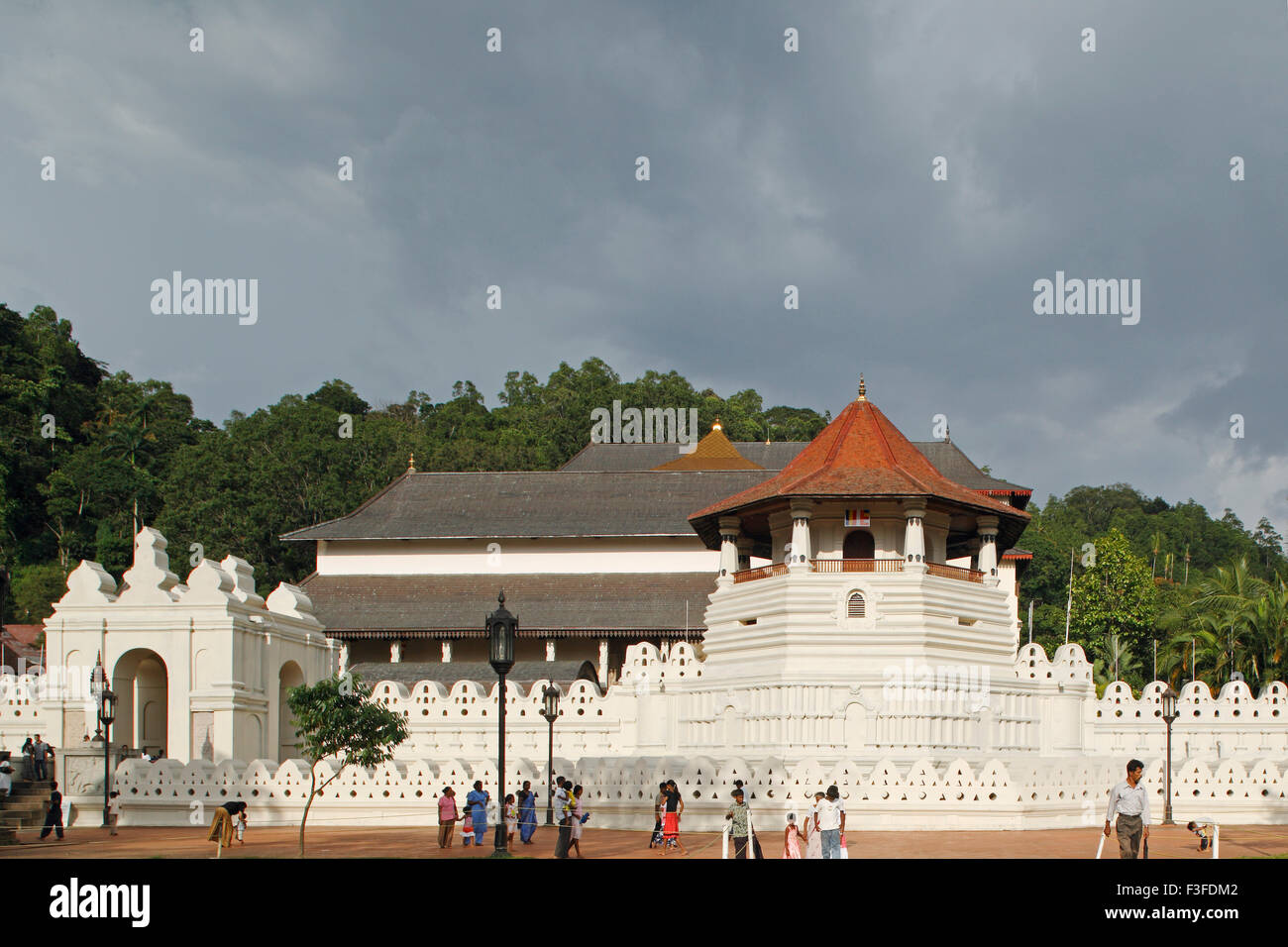 Temple of the sacred tooth relic (sri dalada maligawa) constructed in ...