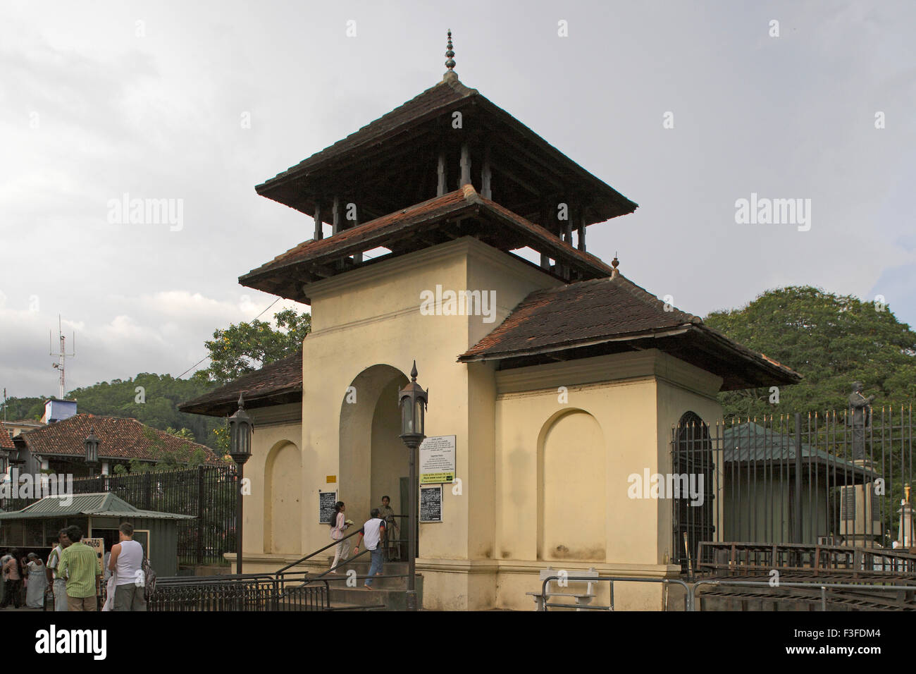 Temple of the sacred tooth relic (sri dalada maligawa) constructed in ...