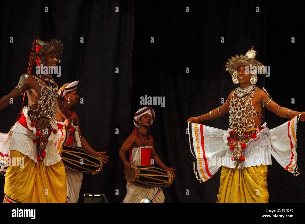 Ves dance traditional attire kandyan dancer sixty four ornaments ...