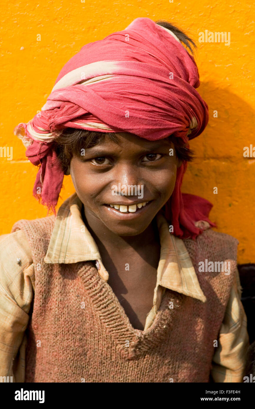 Labour boy in varanasi hi-res stock photography and images - Alamy