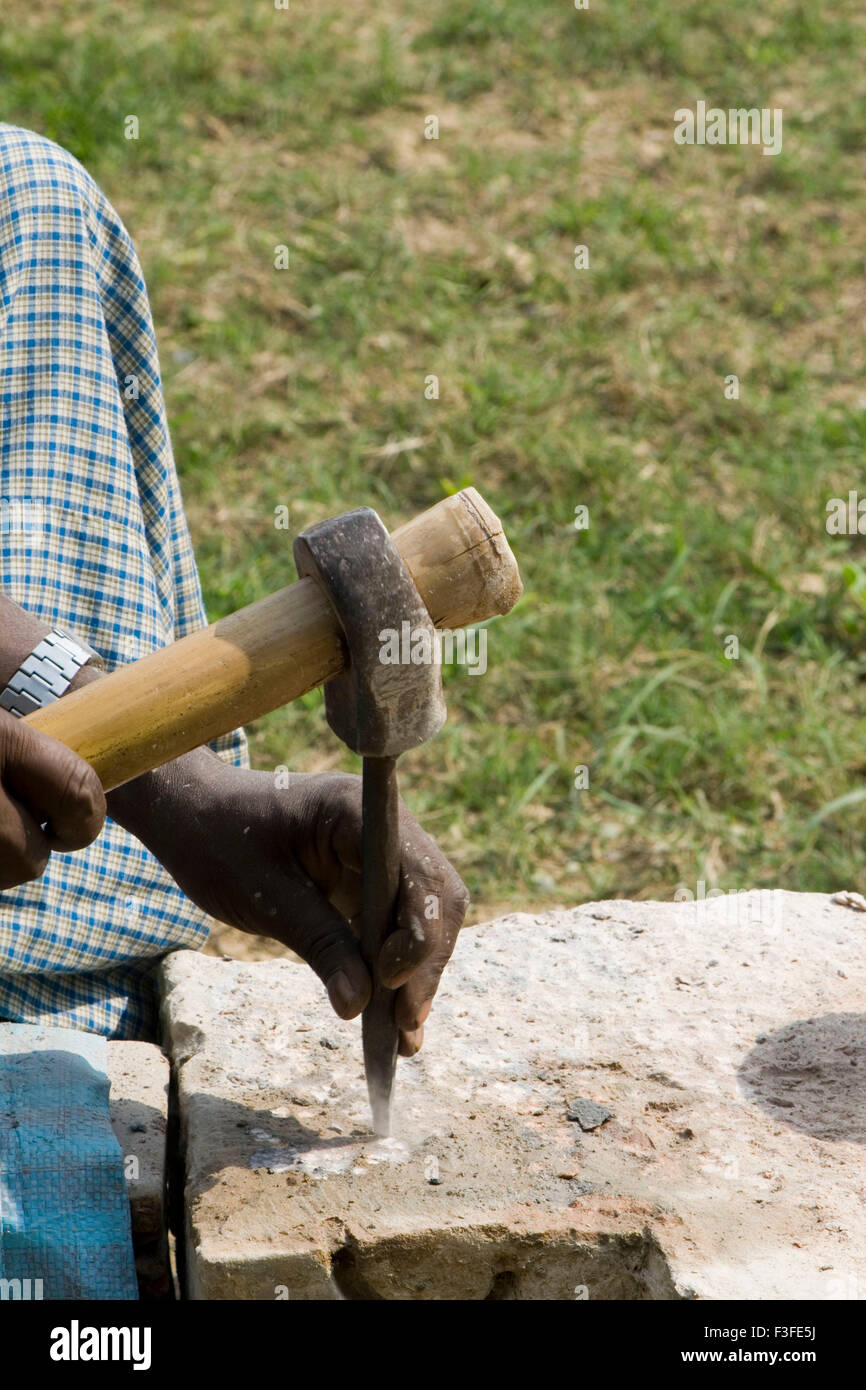 Man carving on stone in Sarnath ; Uttar Pradesh ; India Stock Photo - Alamy