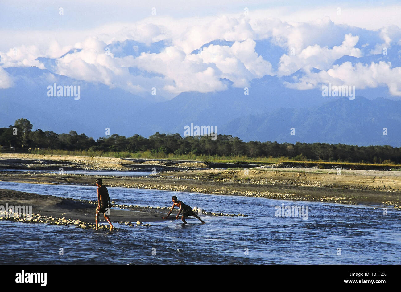 River ; Kullu valley ; Kullu ; Kulu ; Himachal Pradesh ; India ; Asia ...