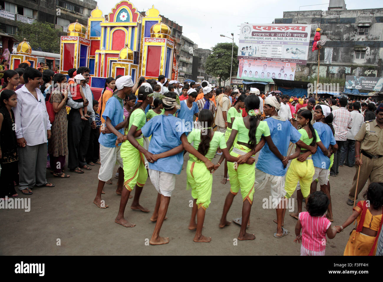 Warli tribal dance on road during religious hi-res stock photography ...