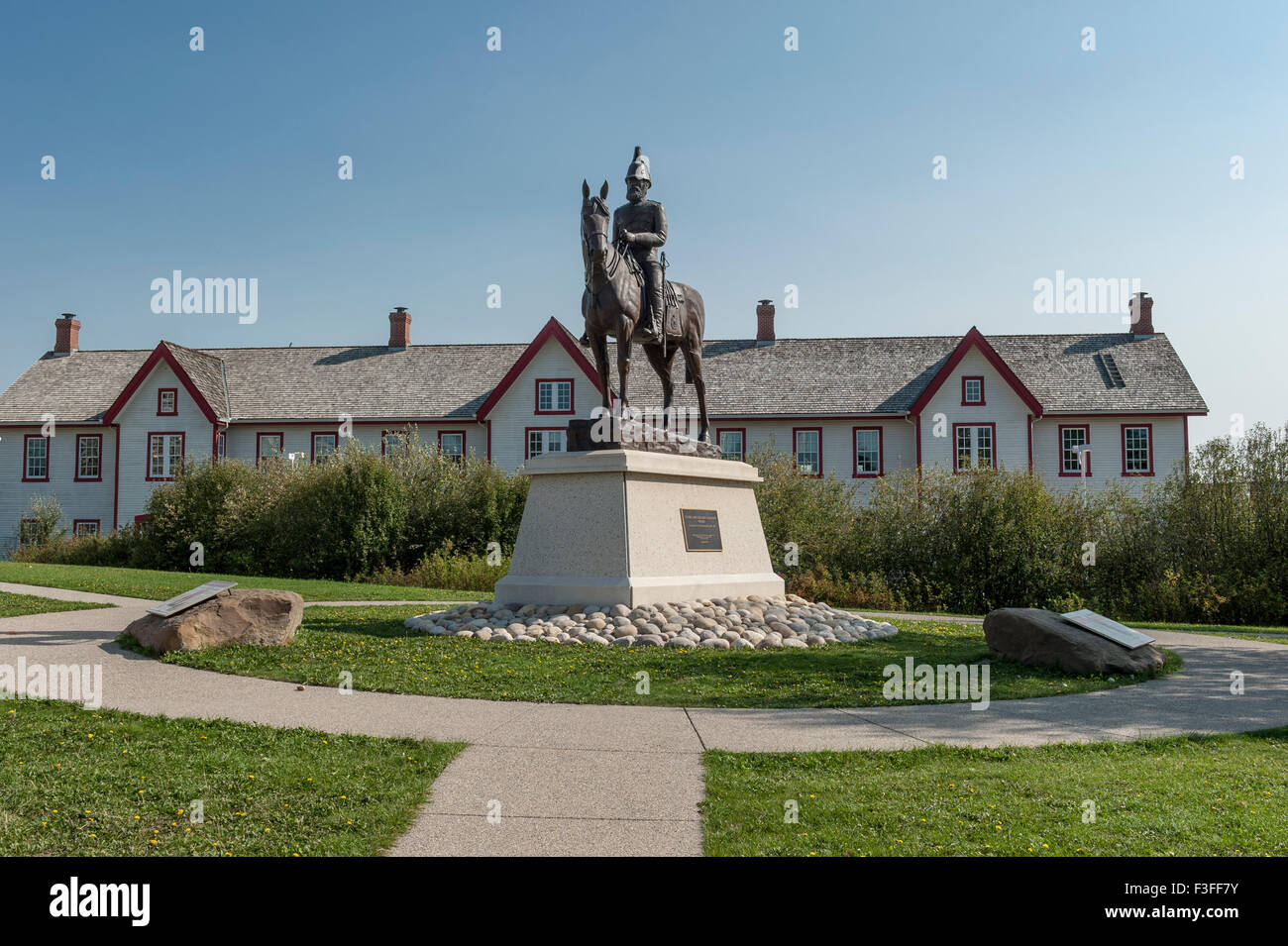 Statue of colonel macleod hi-res stock photography and images - Alamy