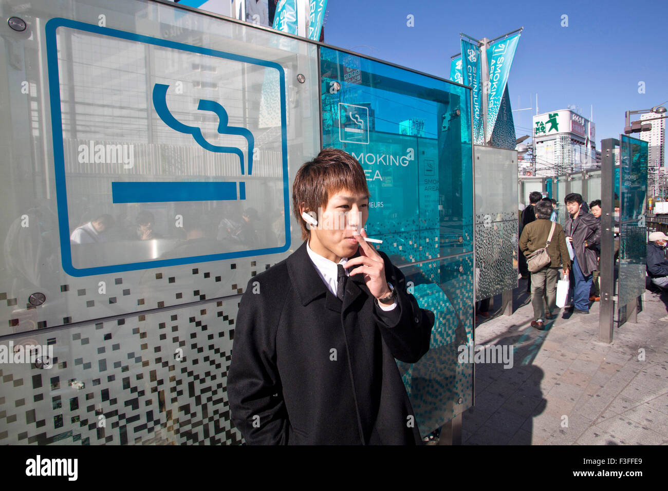 Tokyo shinjuku smoking hi-res stock photography and images - Alamy