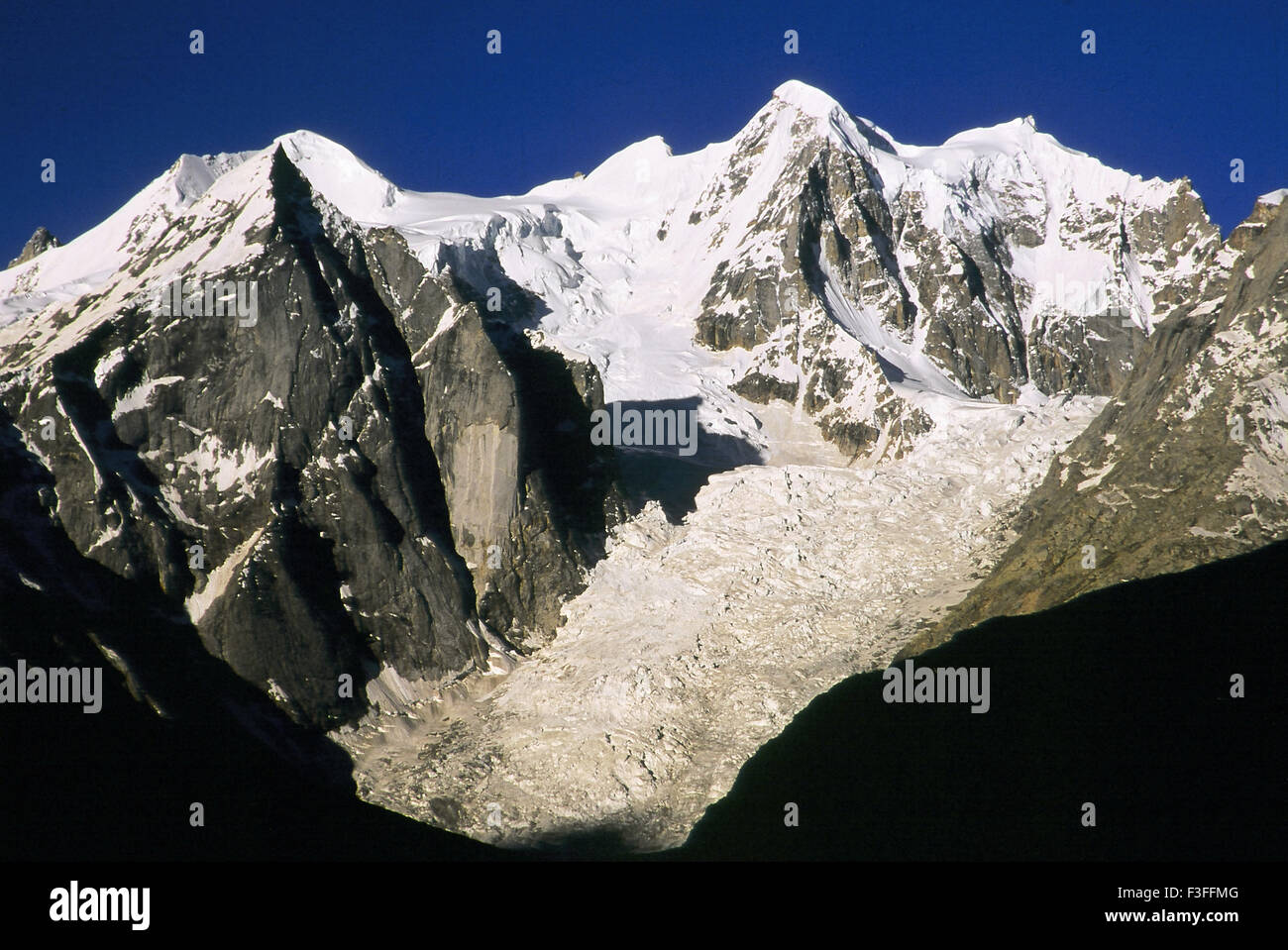 Glacier ; Himalayas mountain ; himalaya mountains ; himalayan landscape ...