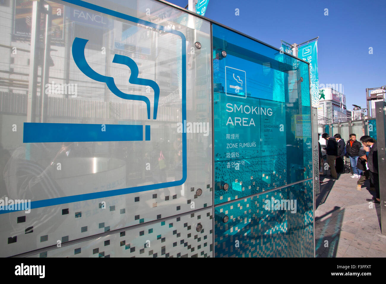 Tokyo shinjuku smoking hi-res stock photography and images - Alamy