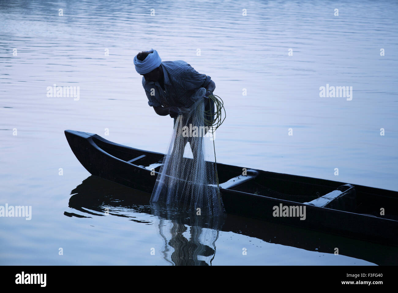 Pulling in fish hi-res stock photography and images - Alamy