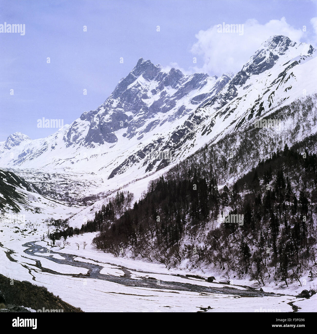 Himalayan mountains ; Himalaya river ; Ladakh ; Kashmir ; India ; Asia ...