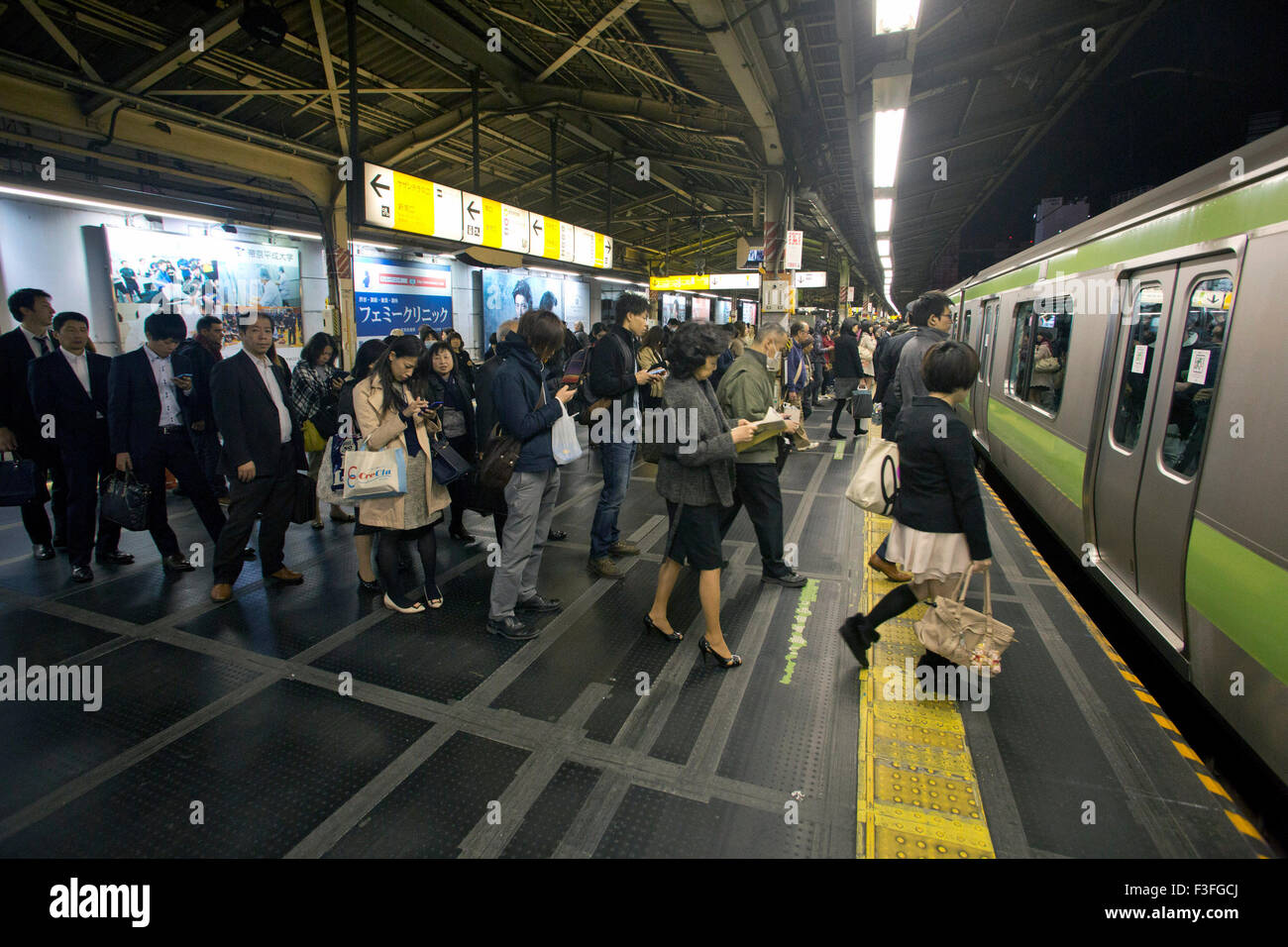 Tokyo queue subway hi-res stock photography and images - Alamy