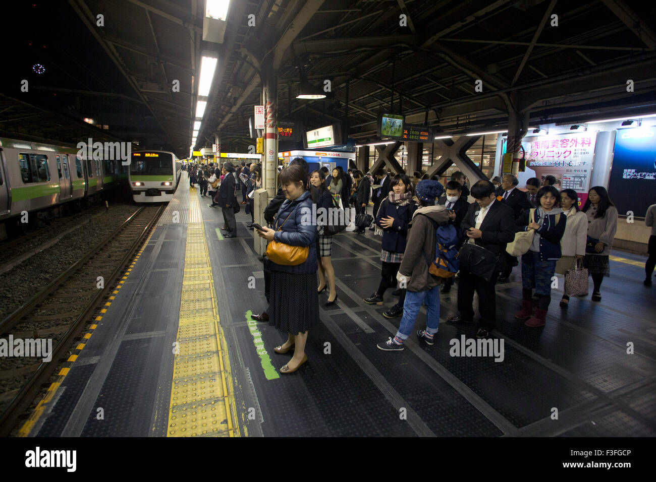 Tokyo queue subway hi-res stock photography and images - Alamy