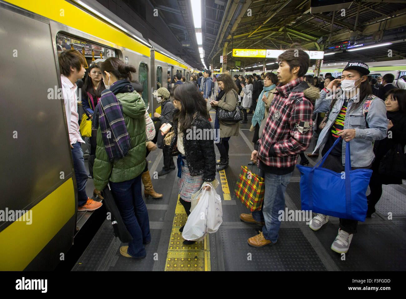 Tokyo queue subway hi-res stock photography and images - Alamy