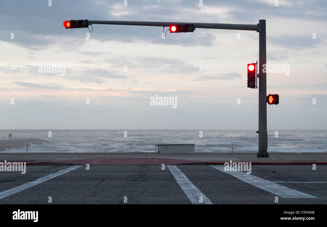 Traffic light at the beach hi-res stock photography and images - Alamy