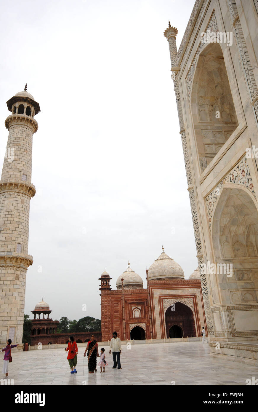 Facade of a mausoleum, taj mahal hi-res stock photography and images ...