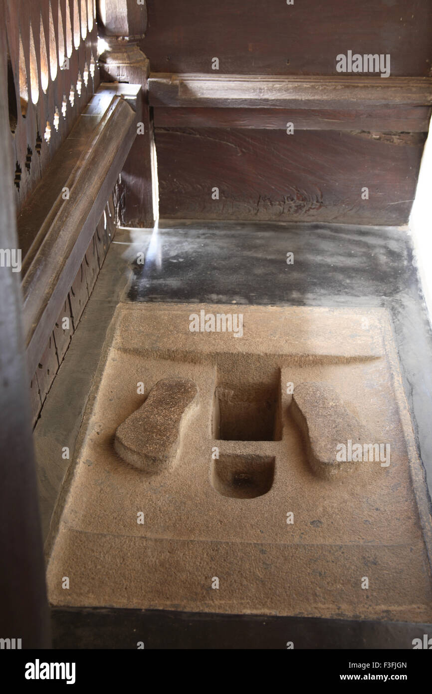 Outdoor toilet india hi-res stock photography and images - Alamy