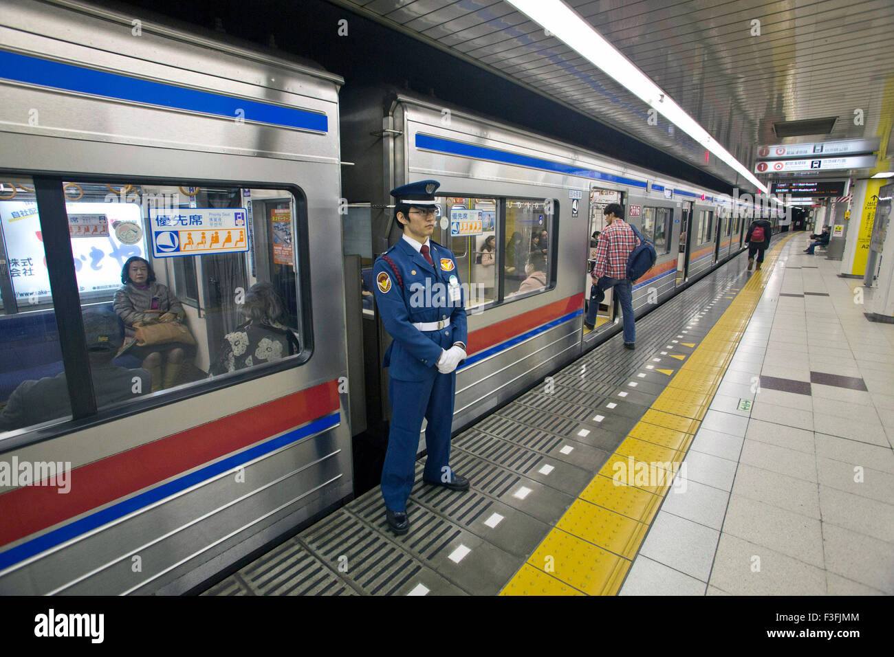Tokyo queue subway hi-res stock photography and images - Alamy