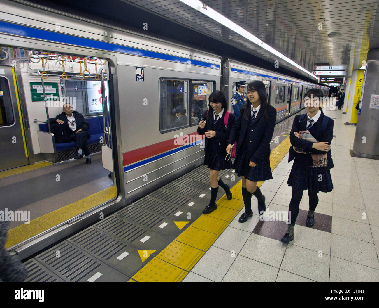 Tokyo queue subway hi-res stock photography and images - Alamy
