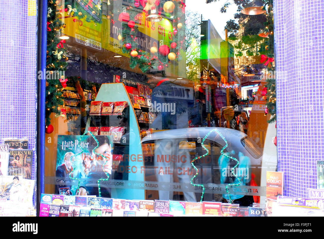 Park Street view through a Coffee Shop window pane Stock Photo - Alamy