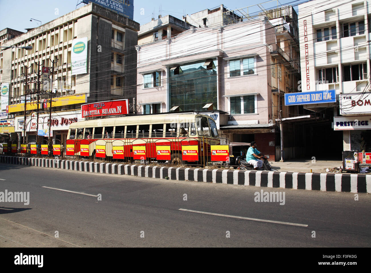 Busy Mahatma Gandhi Road or M.G. Road clock on square ; Woodland ...