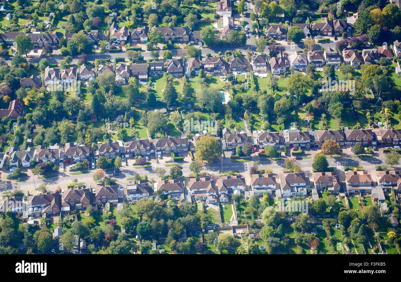 Tradition residential streets of detached houses, Suburban North London ...