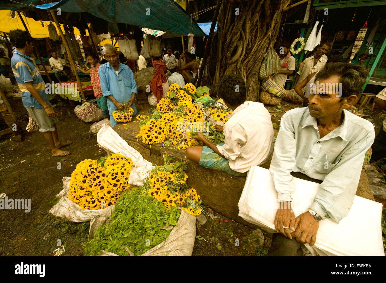 Heritage flower market at Mullick Bazaar ; Howrah bridge ; Calcutta ...