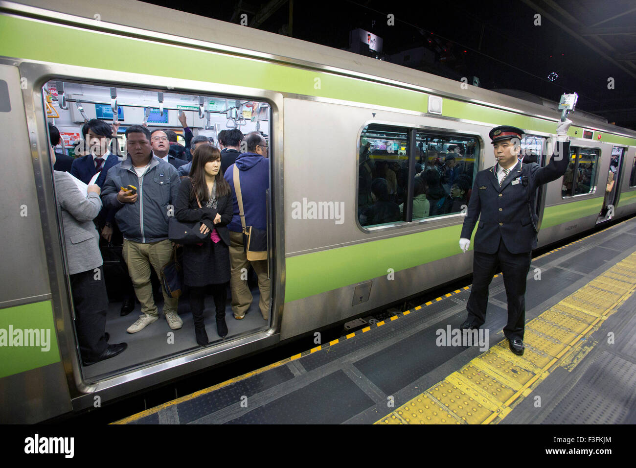 Tokyo queue subway hi-res stock photography and images - Alamy