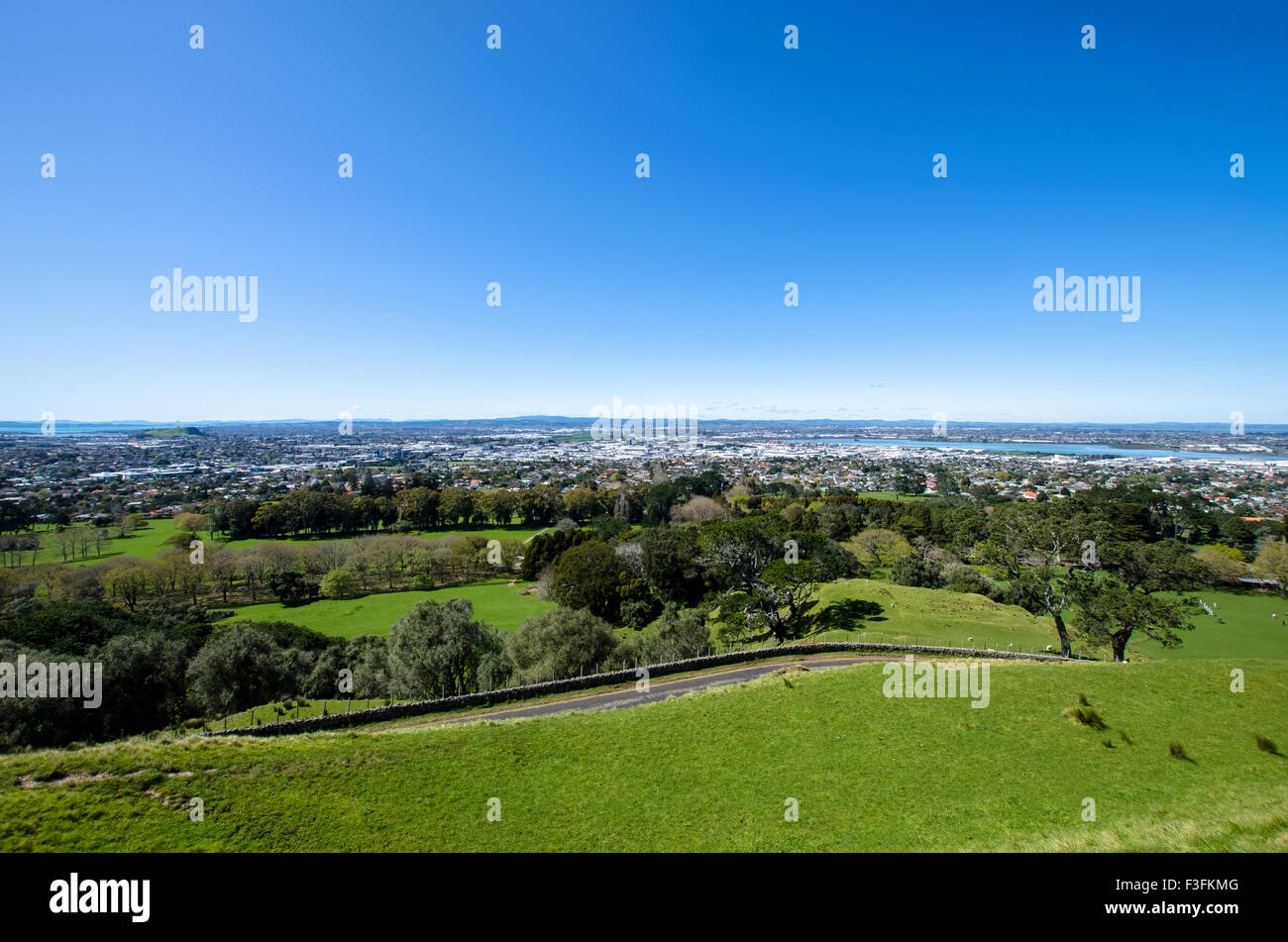 One tree hill new zealand hi-res stock photography and images - Alamy