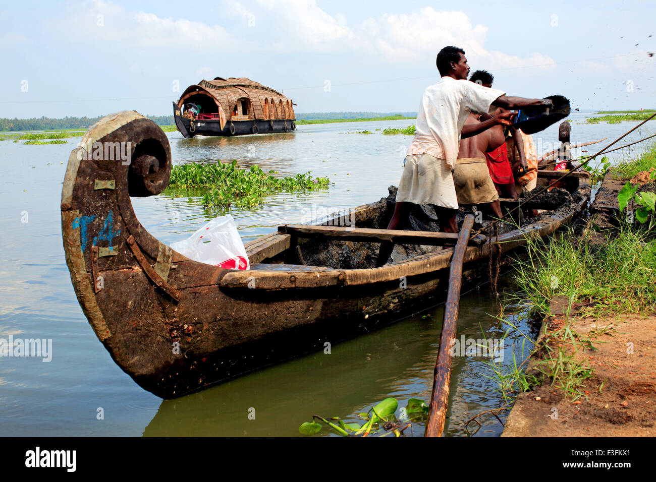 Kuttanadu boat hi-res stock photography and images - Alamy