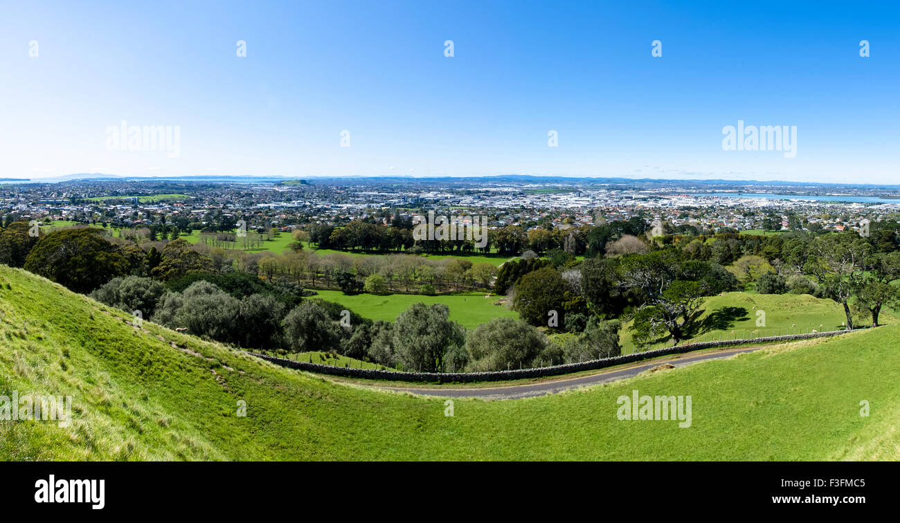 One tree hill new zealand hi-res stock photography and images - Alamy