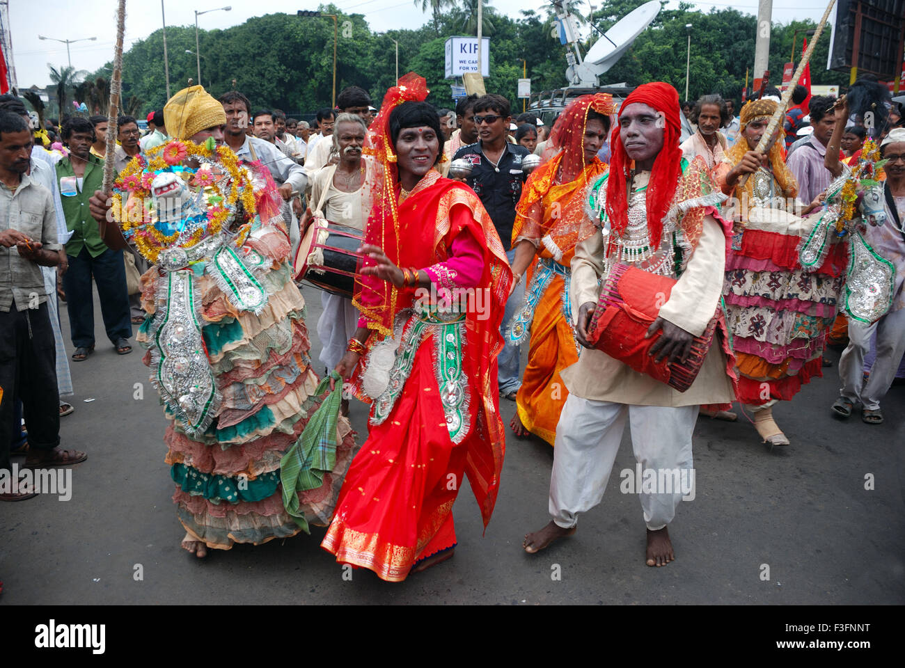 Artists performing bengal folk dance hi-res stock photography and ...