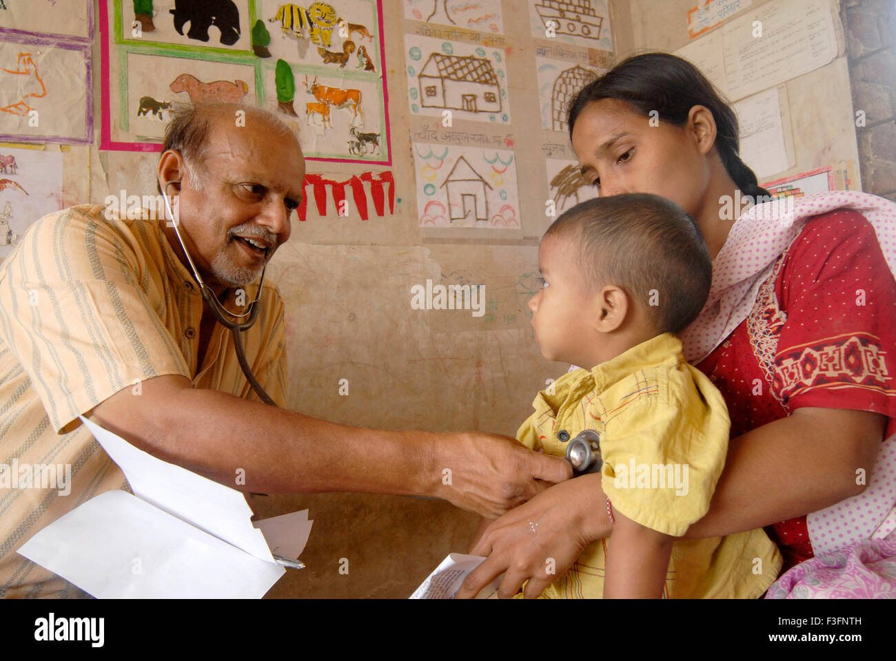 Medical camp hi-res stock photography and images - Alamy