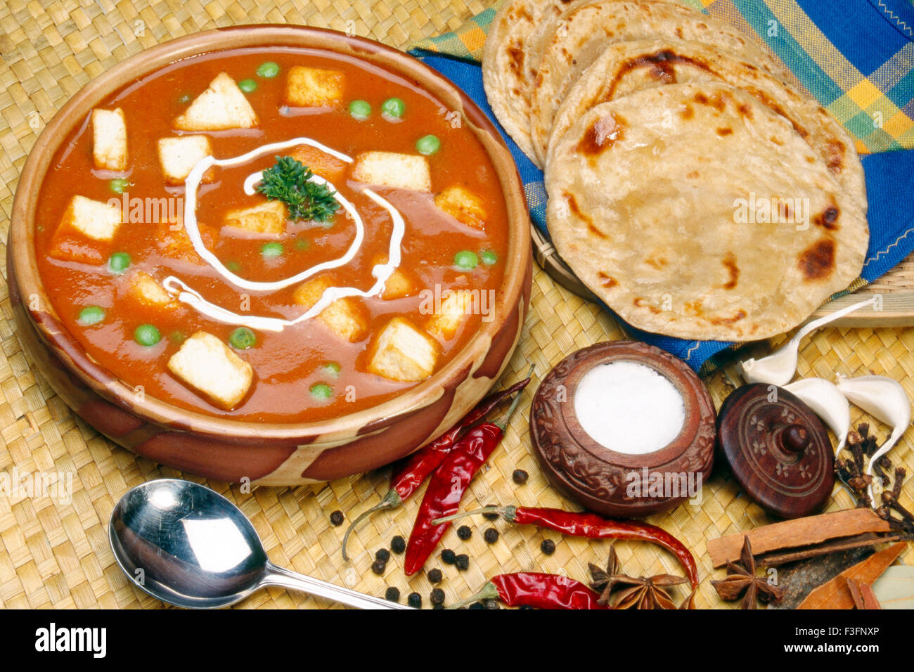Matar paneer curry hi-res stock photography and images - Alamy